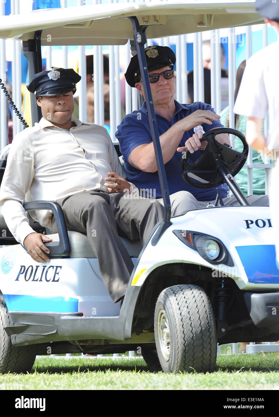 Actor Ed O'Neill arresting Ariel Winter for a scene as he plays a role ...