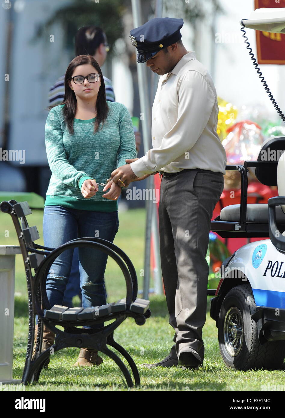 Actor ed oneill arresting ariel hi-res stock photography and images - Alamy