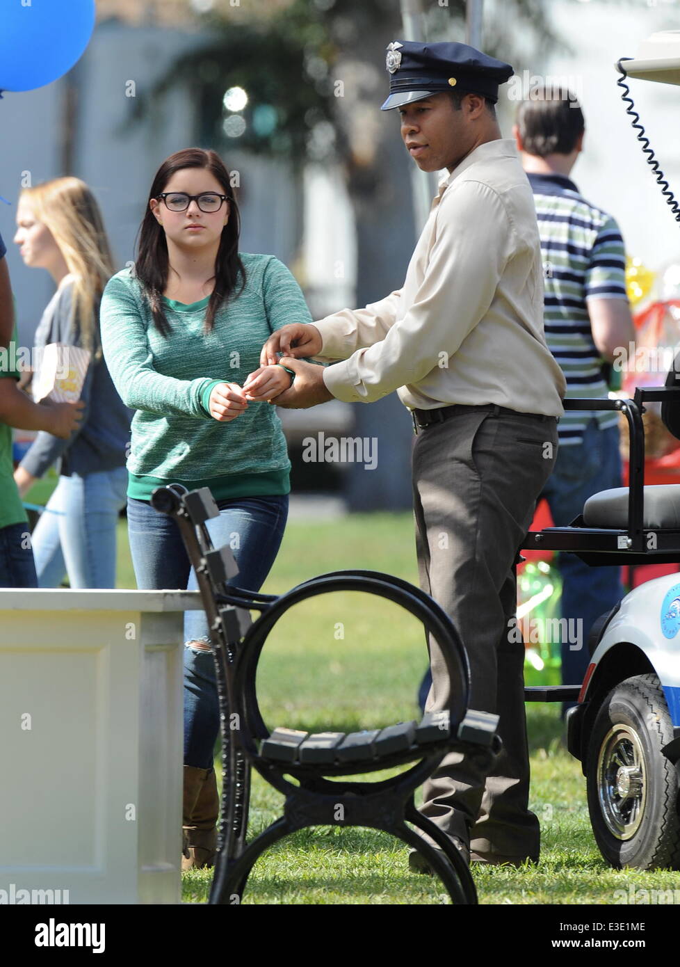 Actor Ed O'Neill arresting Ariel Winter for a scene as he plays a role ...