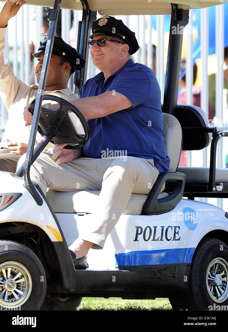 Actor Ed O'Neill arresting Ariel Winter for a scene as he plays a role ...