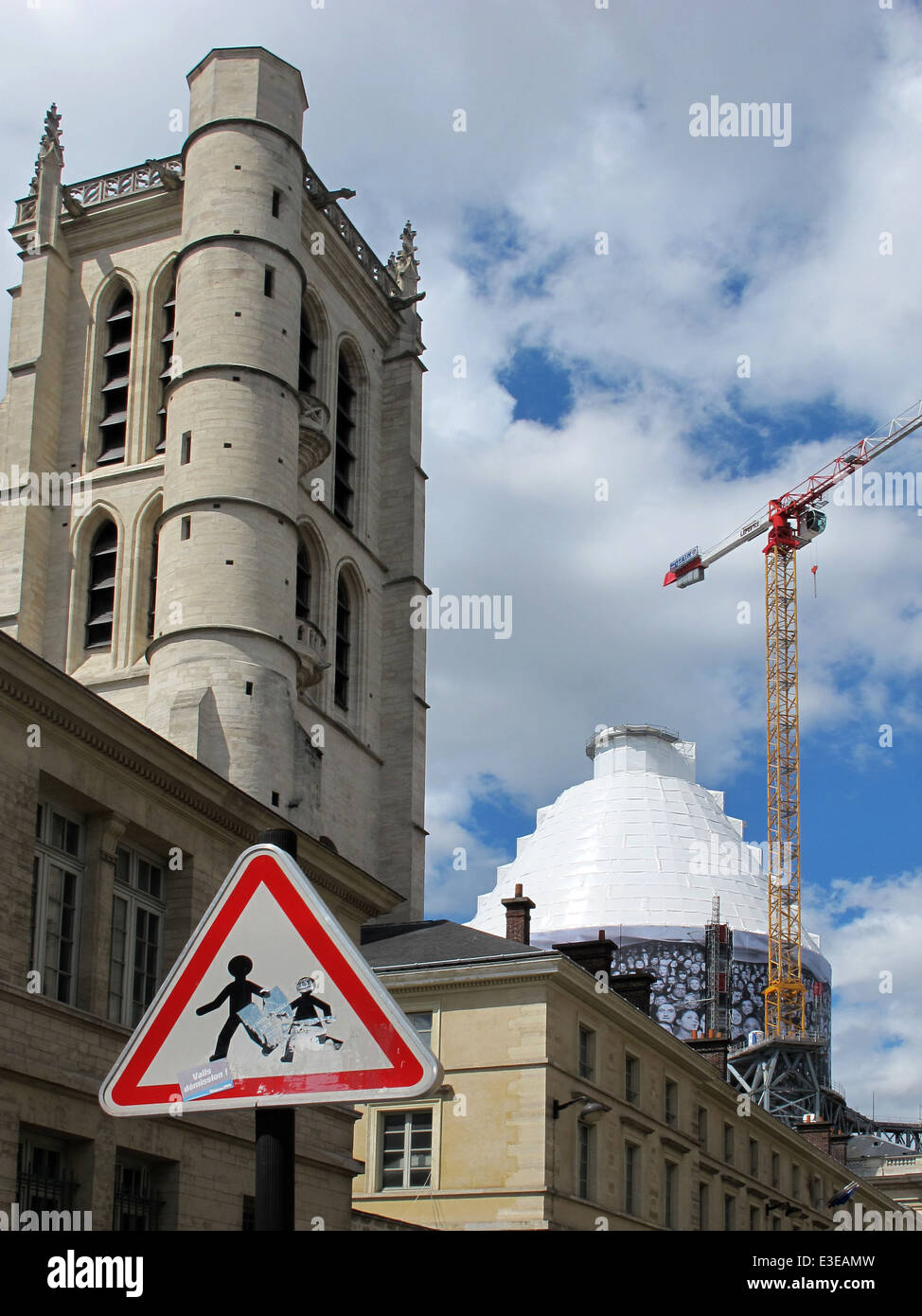 4160 portraits of anonymous people by photographer JR,Eglise du ...