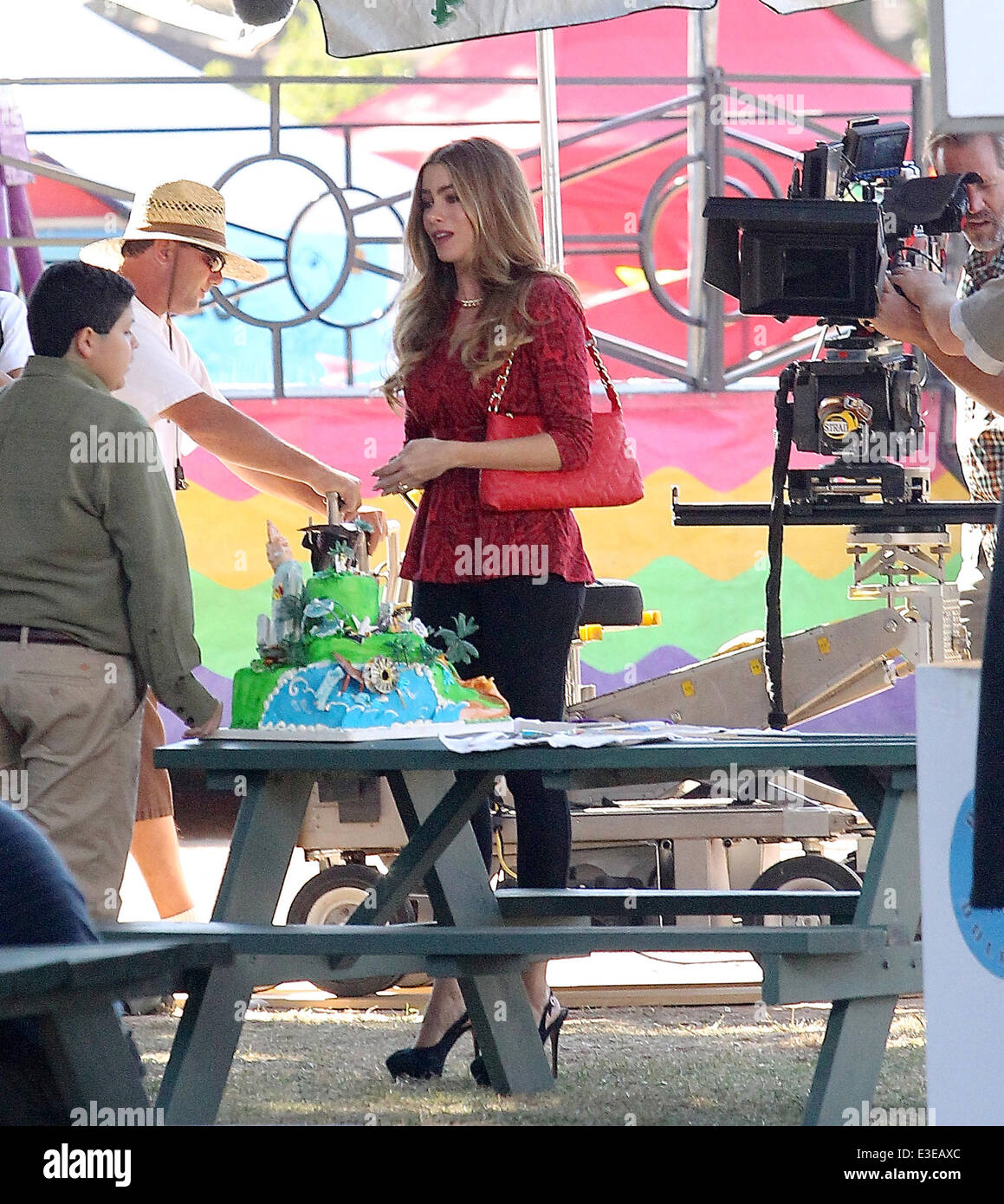 Modern family tv show on set hi-res stock photography and images - Alamy