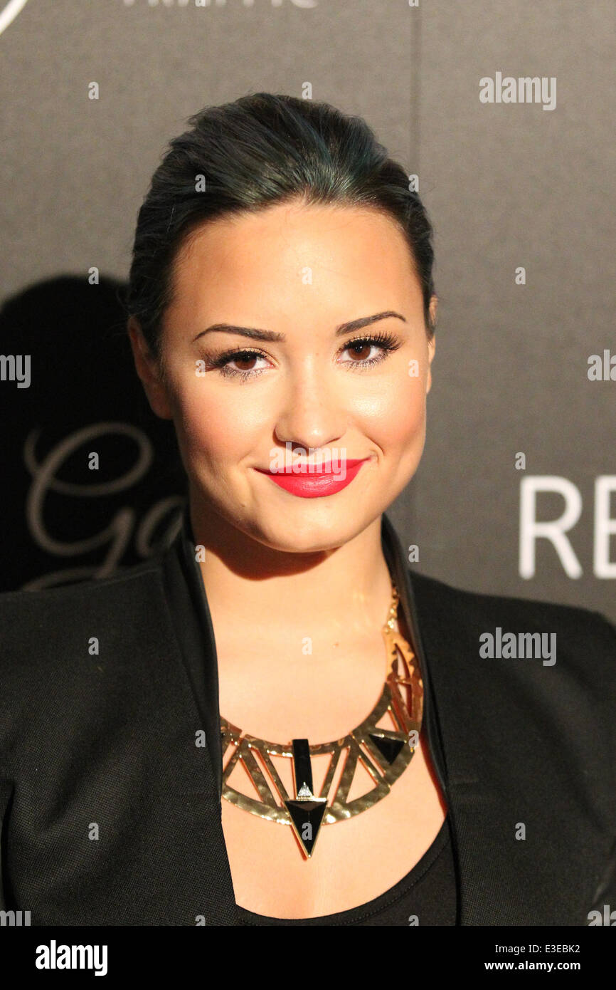 Demi levato hi-res stock photography and images - Alamy