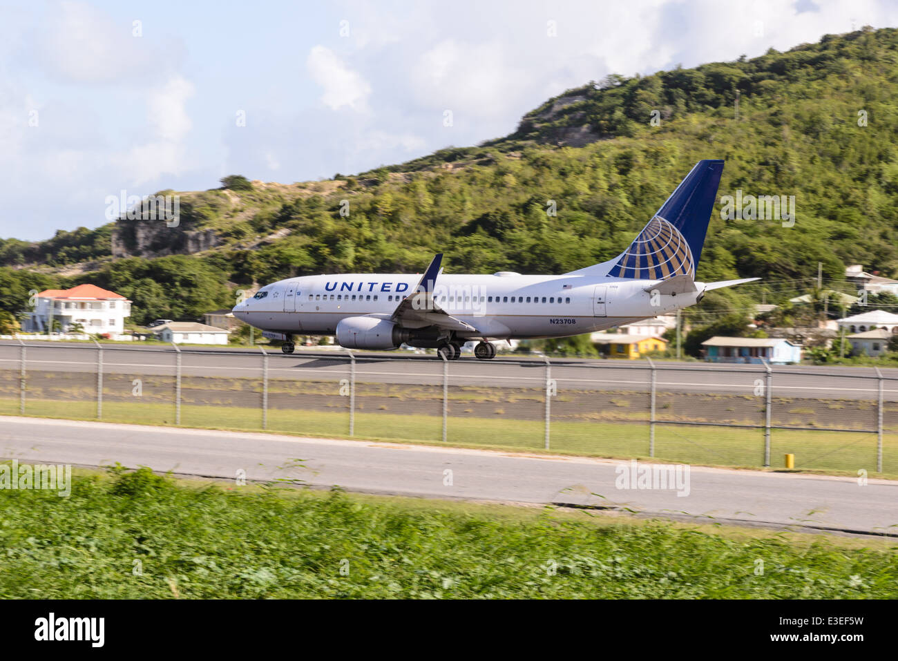 United Airlines Boeing 737-724 Airplane departing V. C. Bird ...
