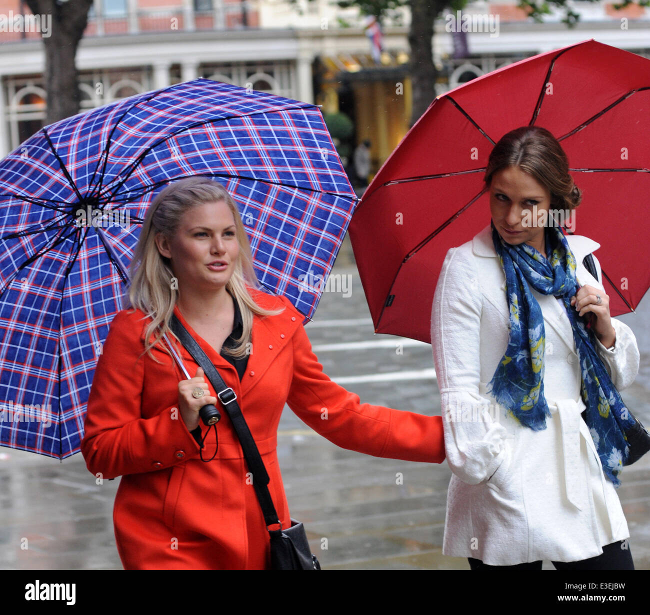 Bonnie Sveen and Lisa Gormley pictured filming the Australian soap ...