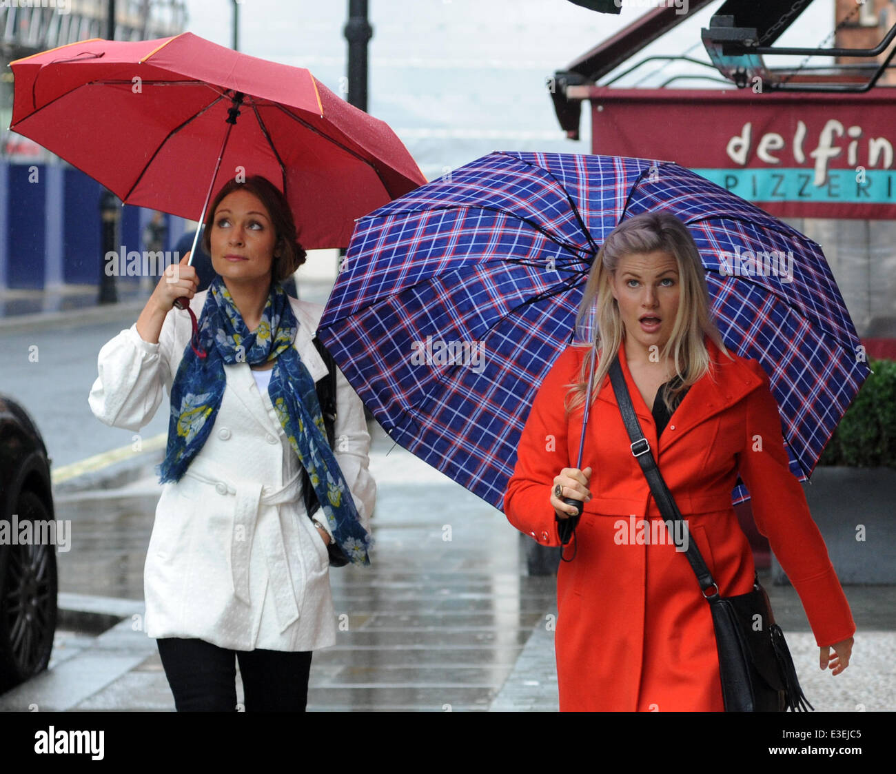 Bonnie Sveen and Lisa Gormley pictured filming the Australian soap ...