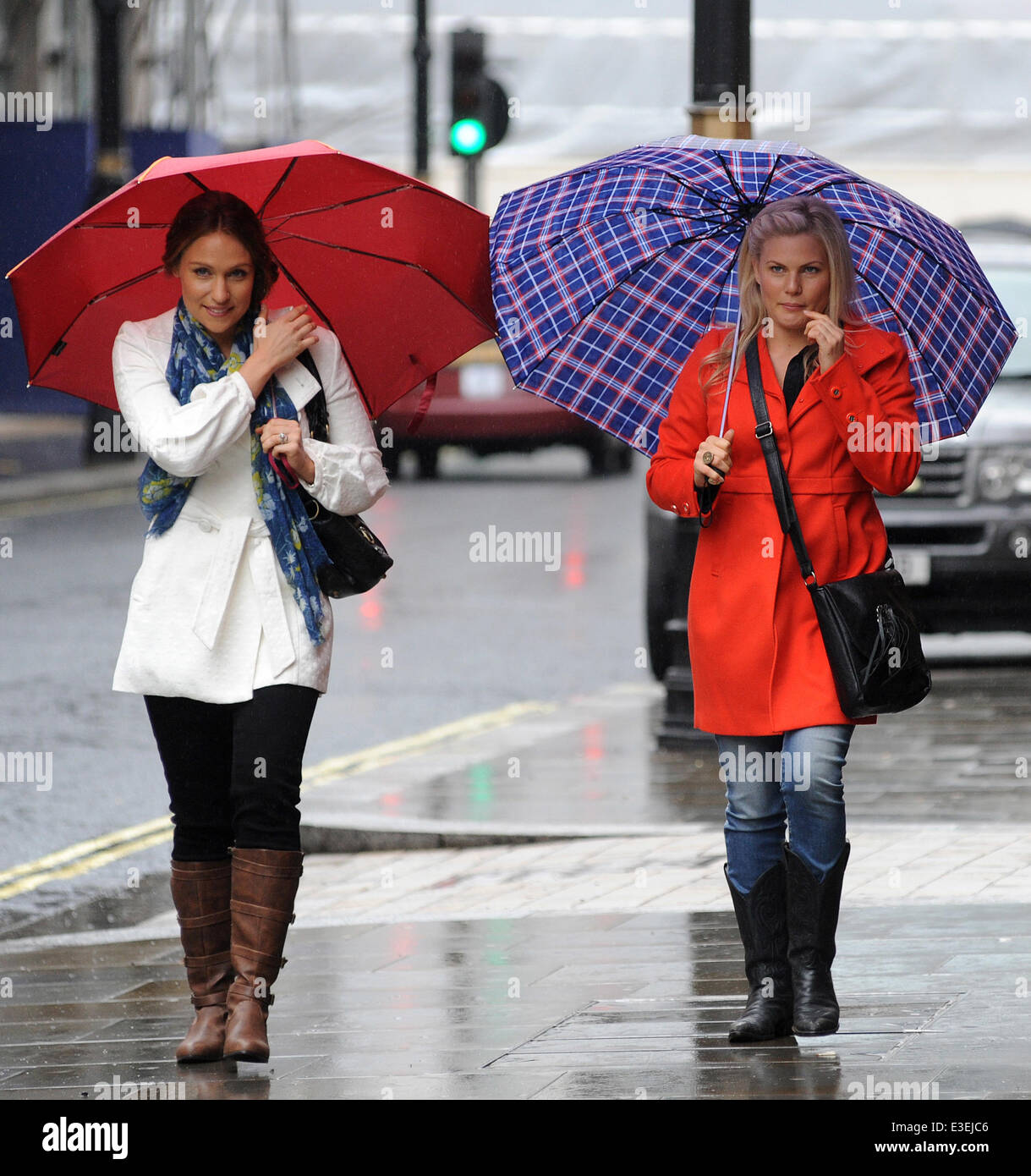 Bonnie Sveen and Lisa Gormley pictured filming the Australian soap ...