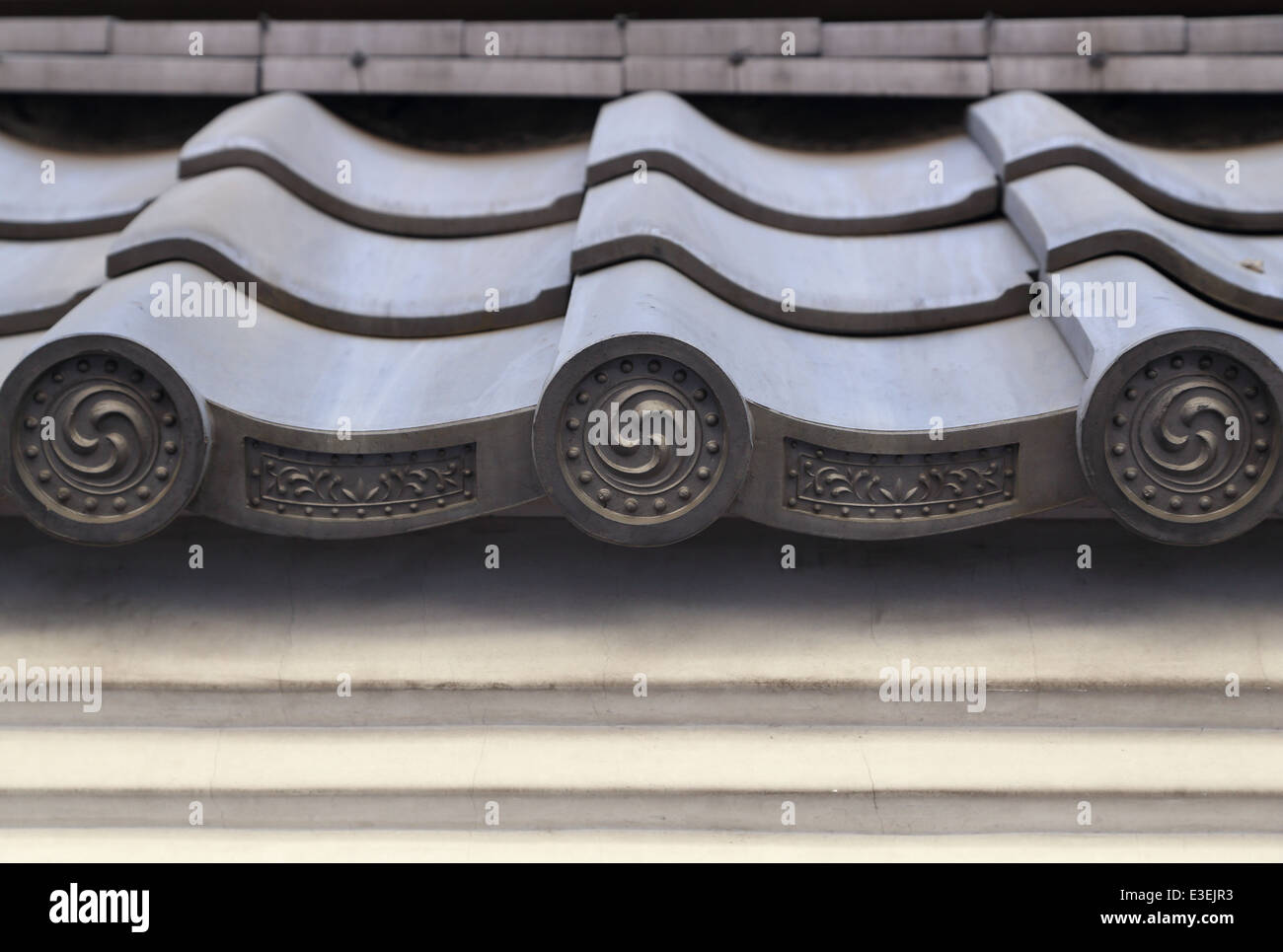 Japanese roof tile hi-res stock photography and images - Alamy
