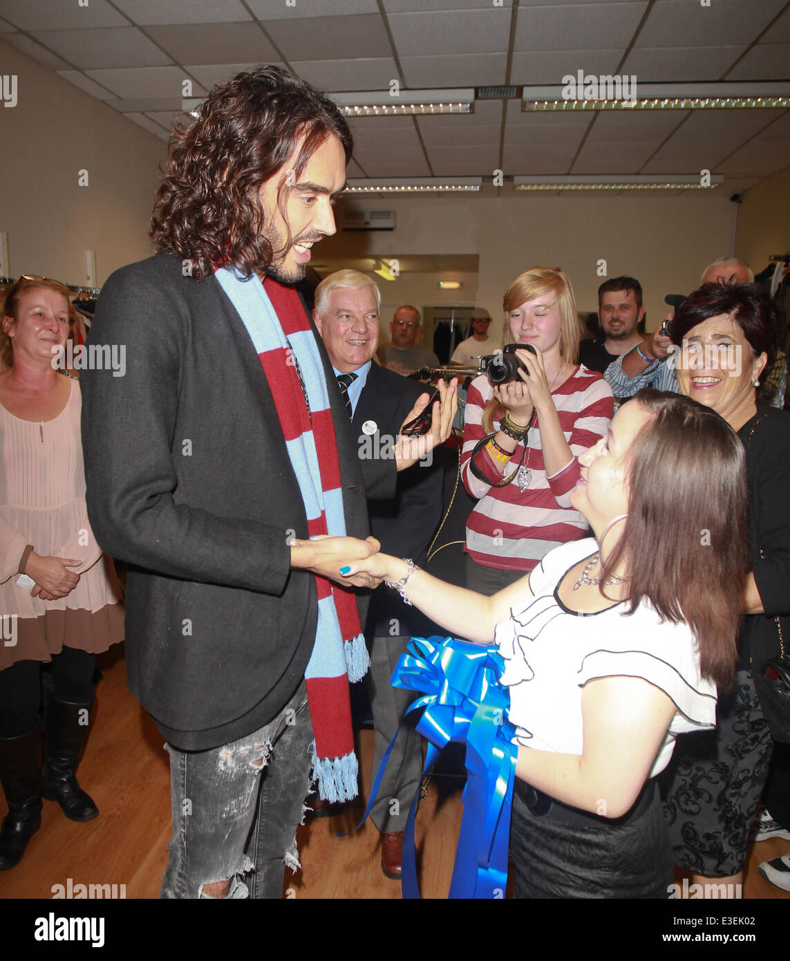 Russell Brand opens a shop run by volunteers of the mental health ...