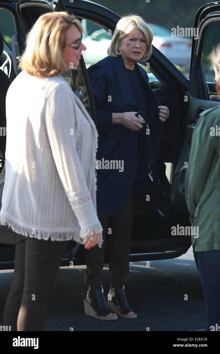 Martha Stewart appears on Extra TV hosted by Mario Lopez Featuring ...