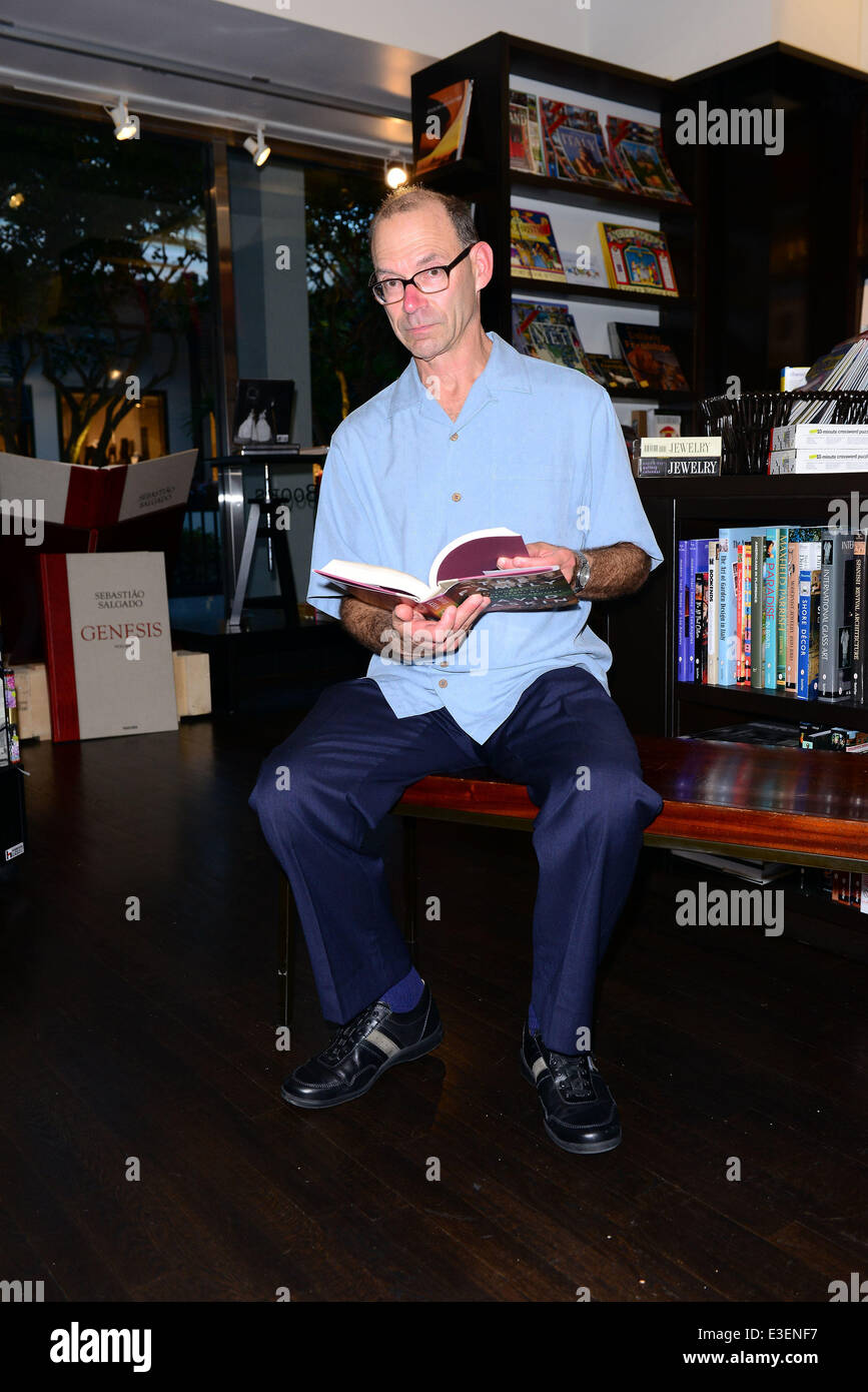 David Laskin promotes and signs copies of his book 'The Family: Three ...