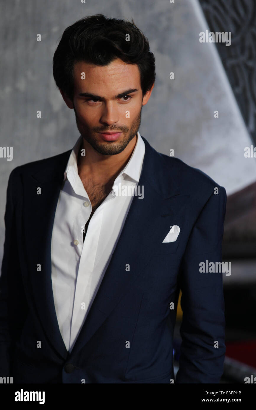 Mark-Francis Vandelli attends the world premiere of "Thor : The Dark ...