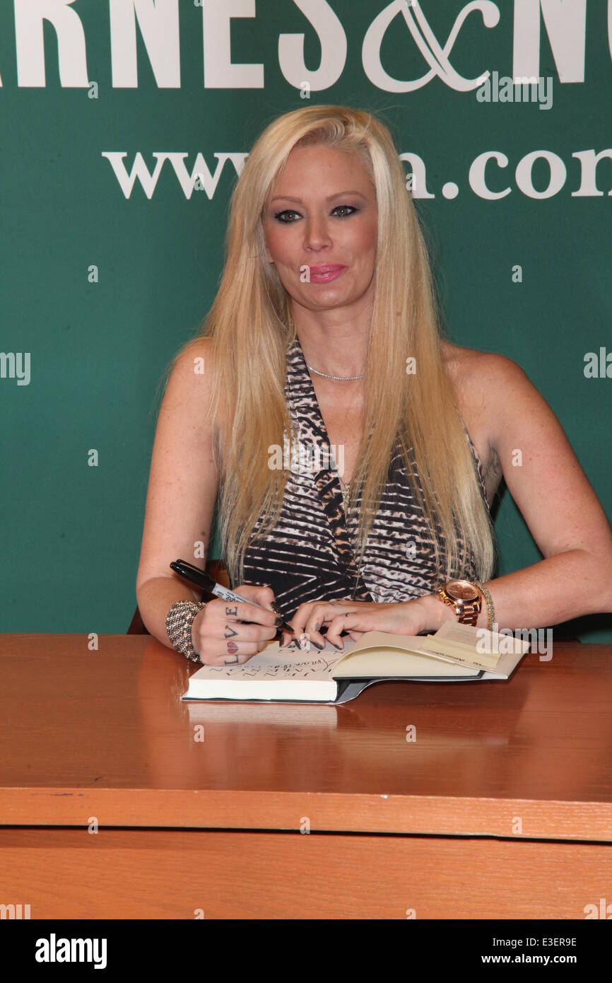 Barnes and Noble Presents Jenna Jameson with Her New Book Titled Sugar ...
