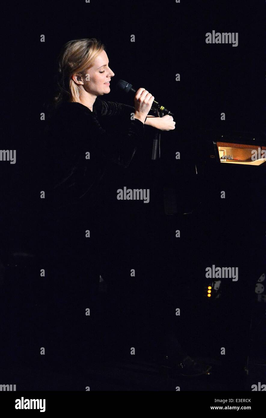 Danish singer/songwriter Agnes Obel performs at Vicar Street ...