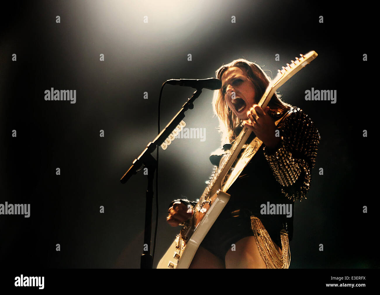 Halestorm performing live hi-res stock photography and images - Alamy