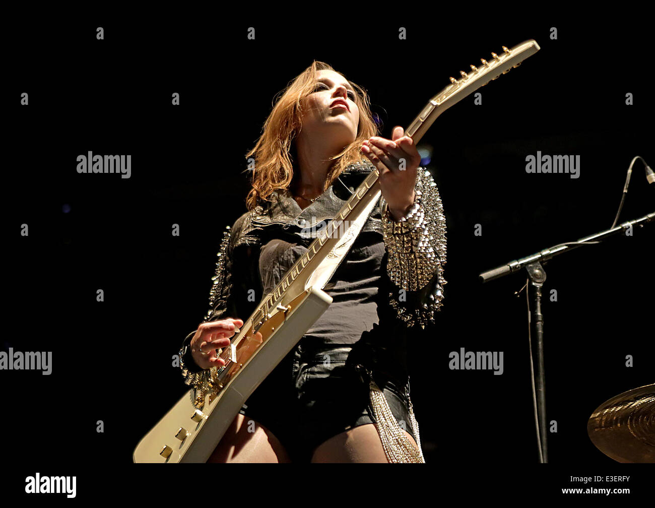 Halestorm performing live hi-res stock photography and images - Alamy