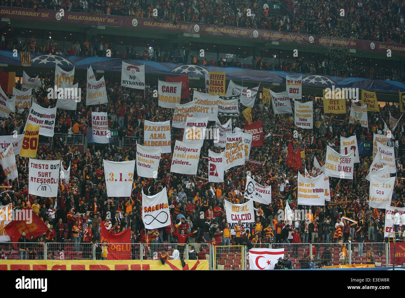 Galatasaray fans stadium hi-res stock photography and images - Alamy