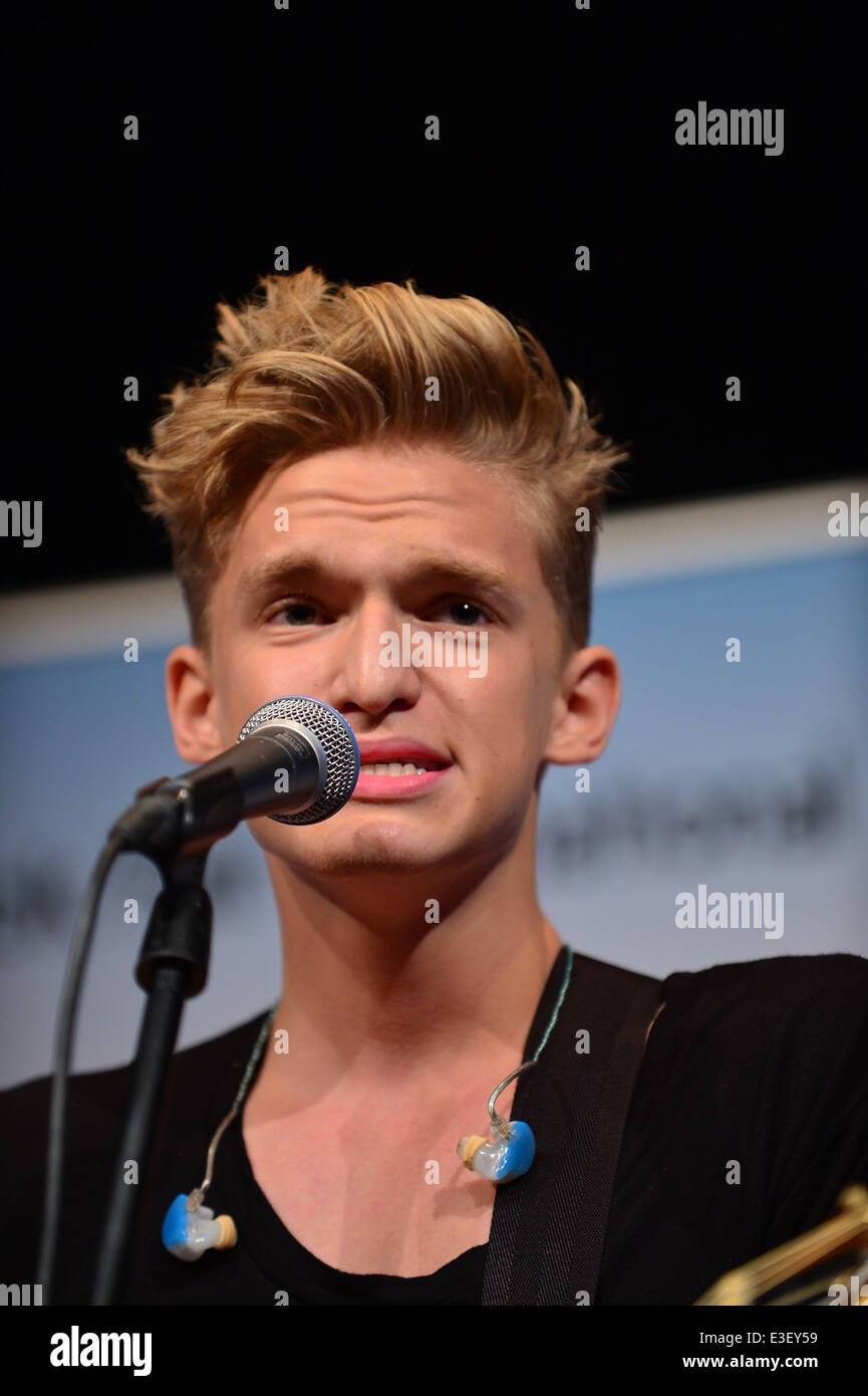 Cody Simpson performs, greets fans and signs copies of his book ...