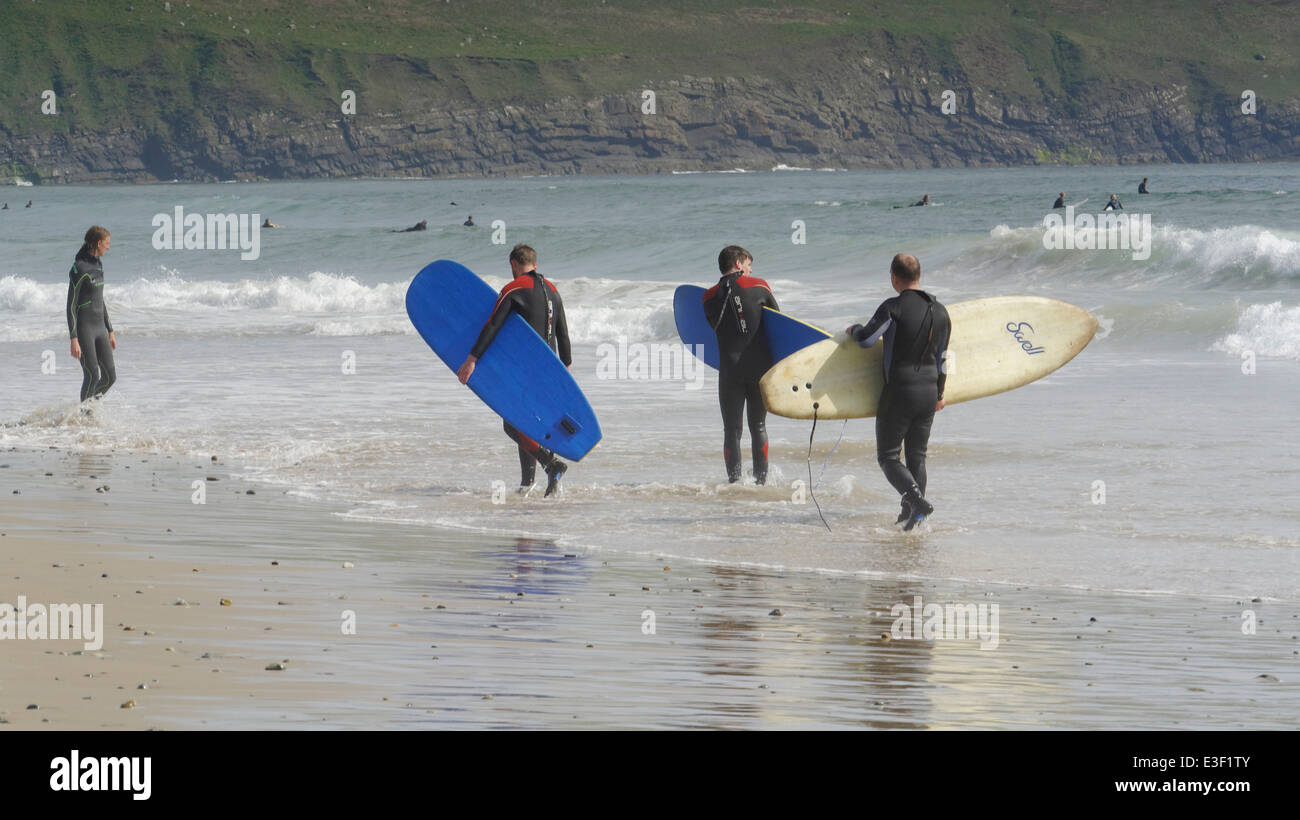 Getting ready to go surfing Stock Photo - Alamy
