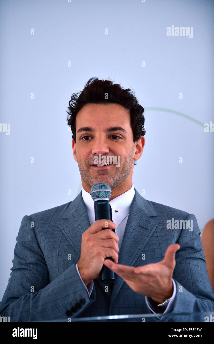 George Kotsiopoulos makes an appearance at The Colonnade Outlets at the ...