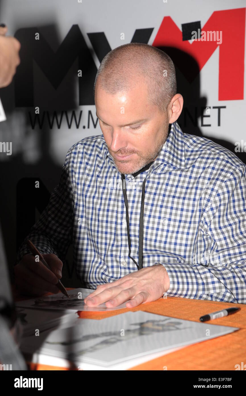 Roger craig smith hi-res stock photography and images - Alamy