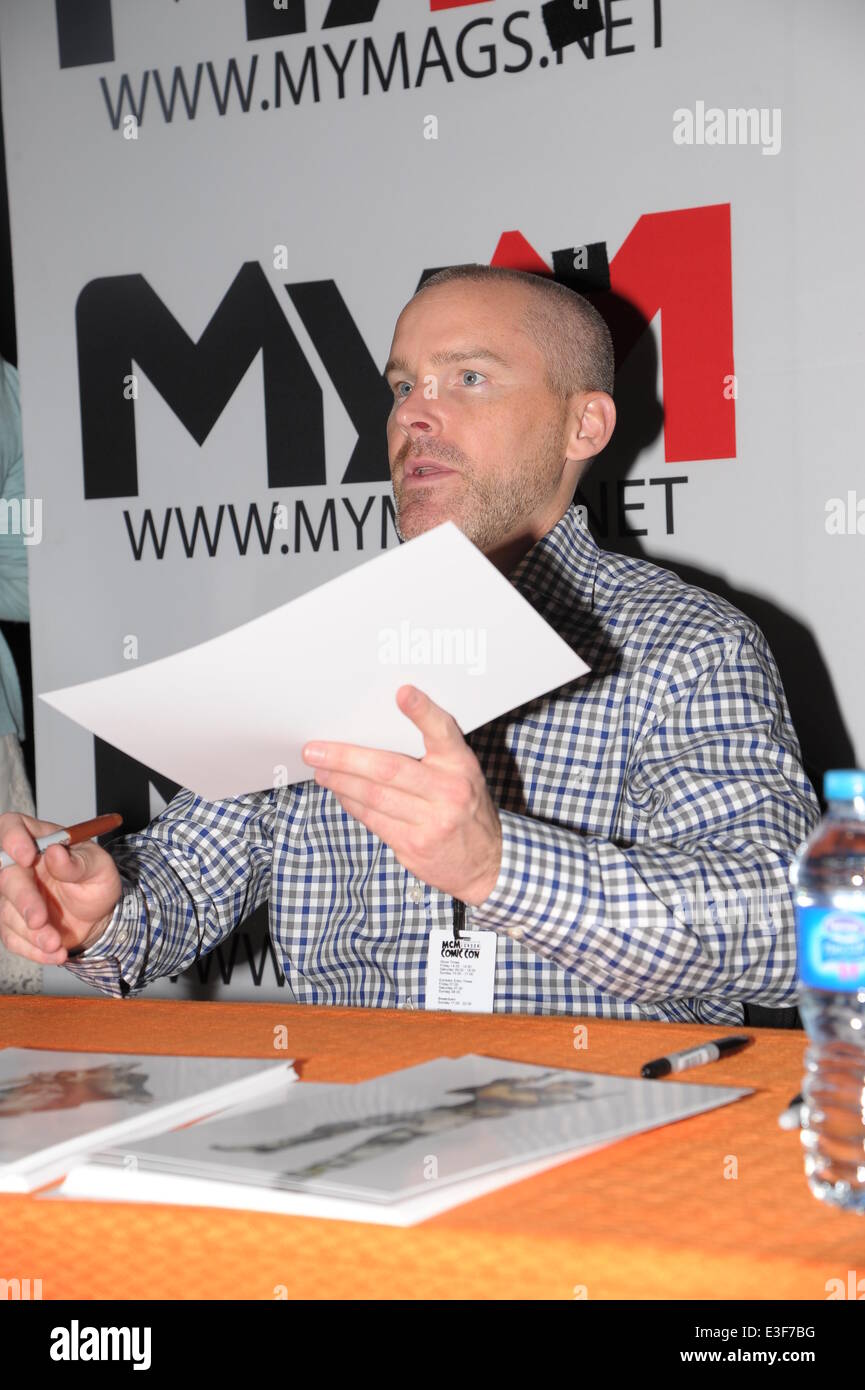 Roger craig smith hi-res stock photography and images - Alamy