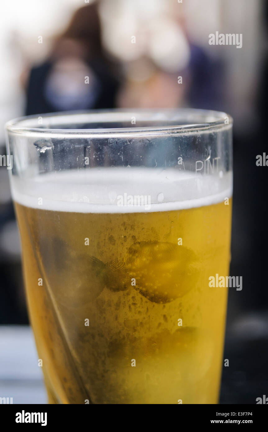 Cold pint pub hi-res stock photography and images - Alamy
