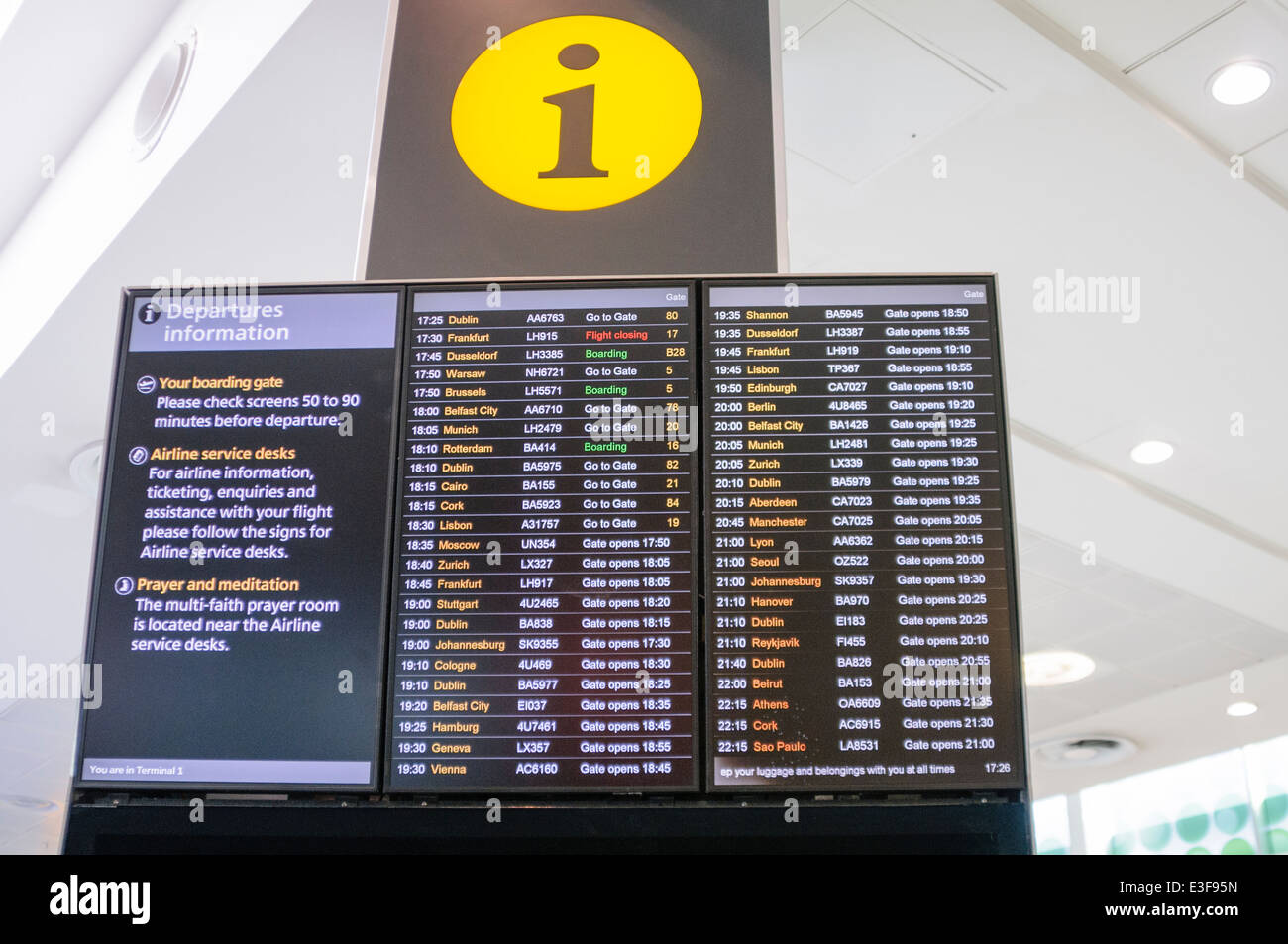 Airport display screen hi-res stock photography and images - Alamy