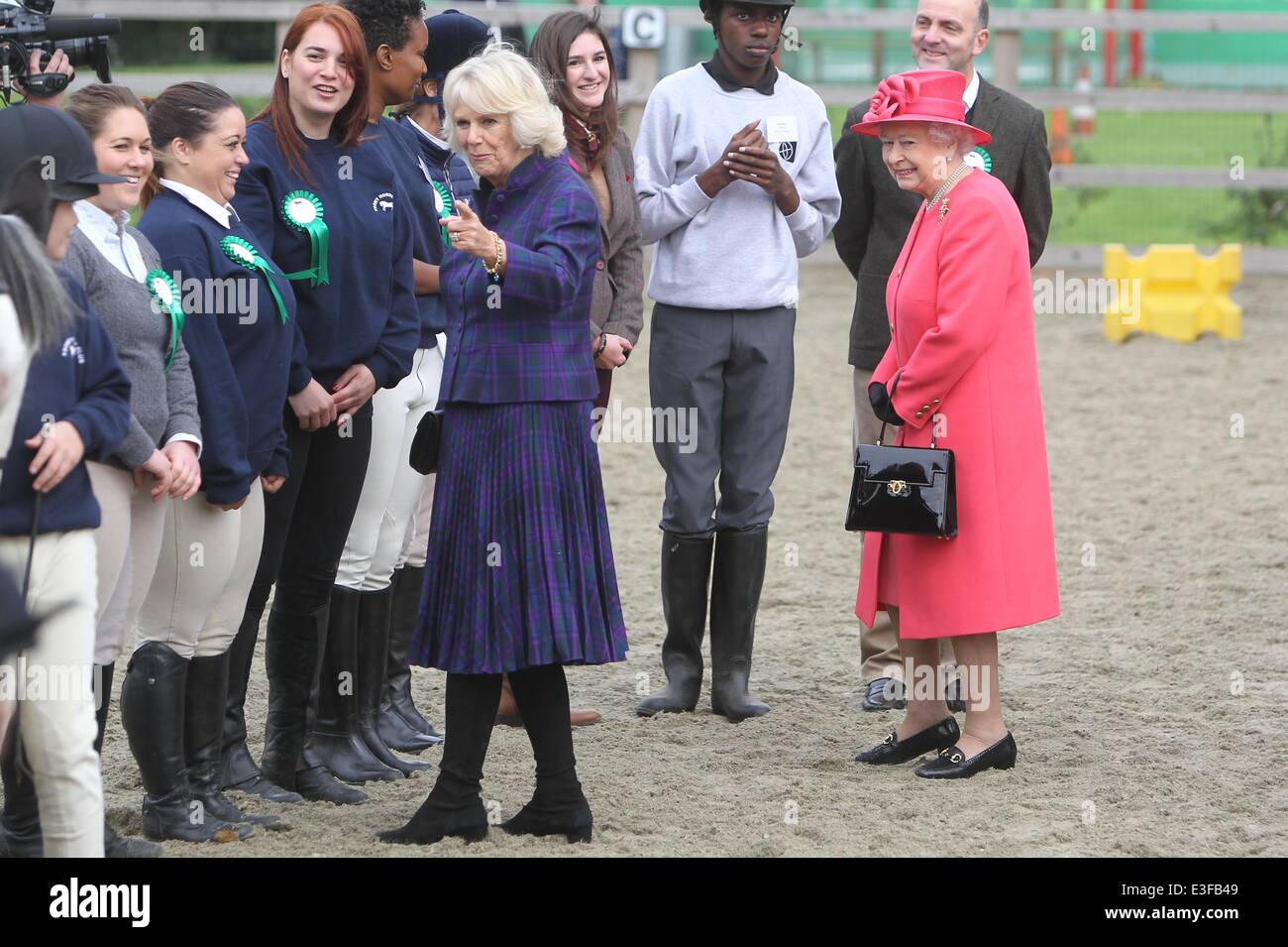 Queen elizabeth ii visit cornwall hi-res stock photography and images ...