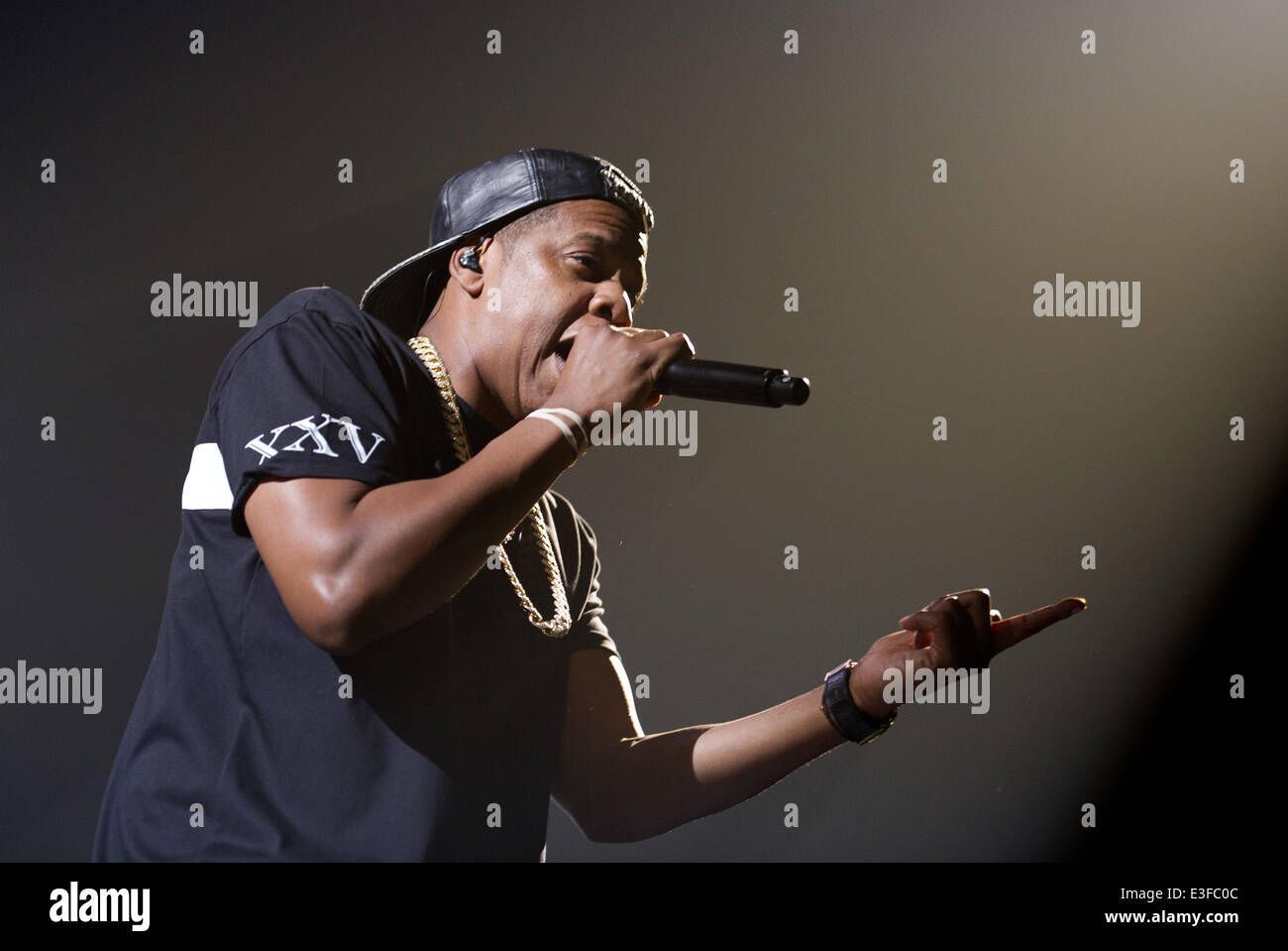 The magna carter tour 2013 hi-res stock photography and images - Alamy
