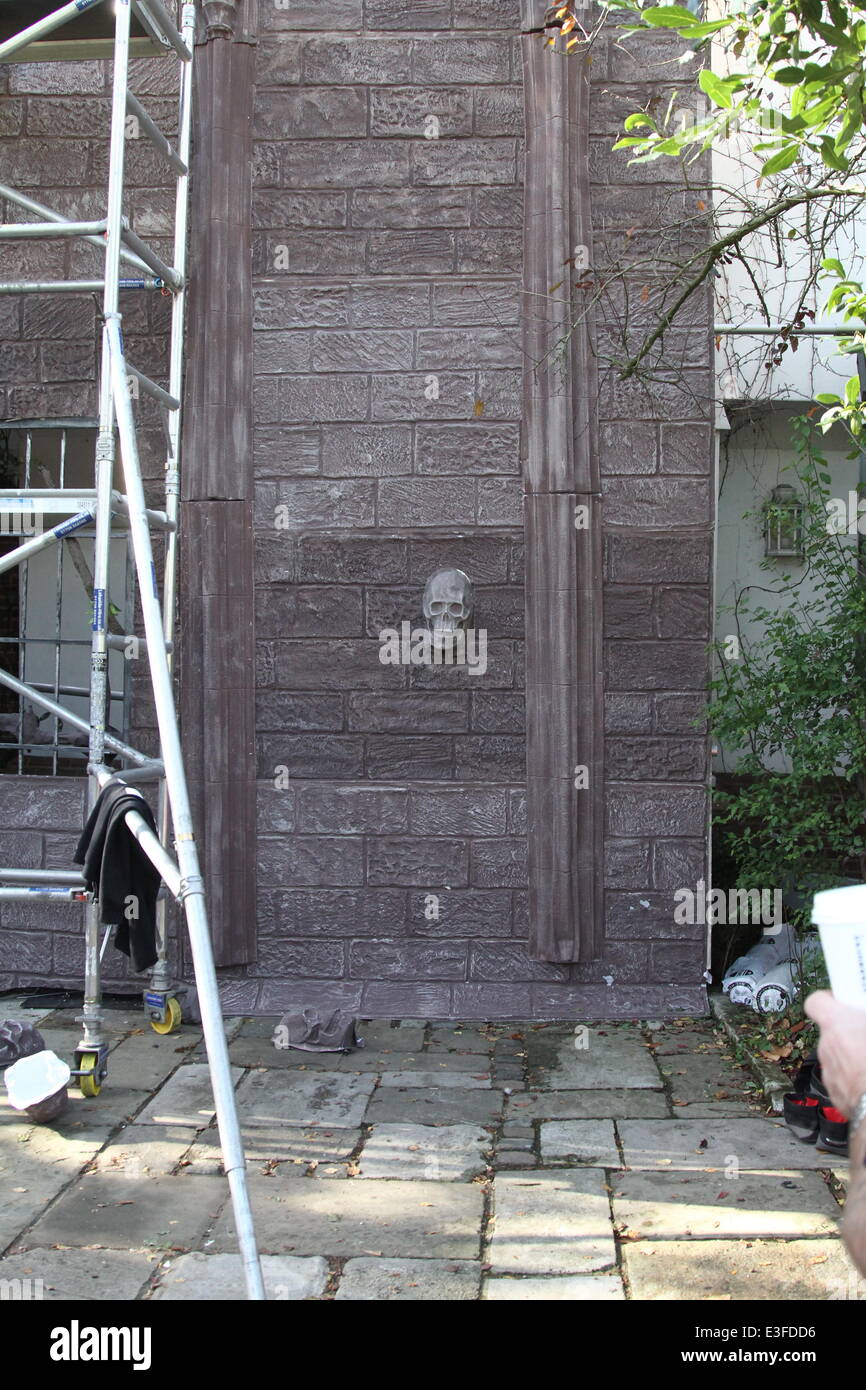 TV presenter Jonathan Ross transforms his North London house into a ...