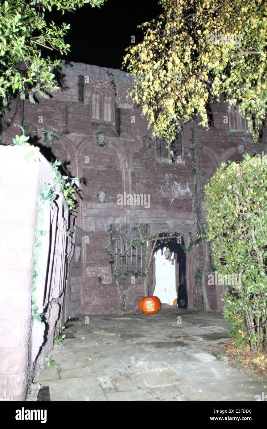 TV presenter Jonathan Ross transforms his North London house into a ...