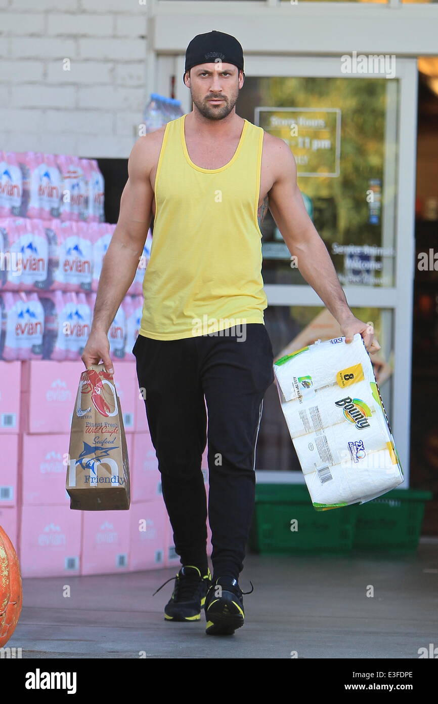 Maskim Chmerkovskiy seen leaving Bristol Farms supermarket, with a ...