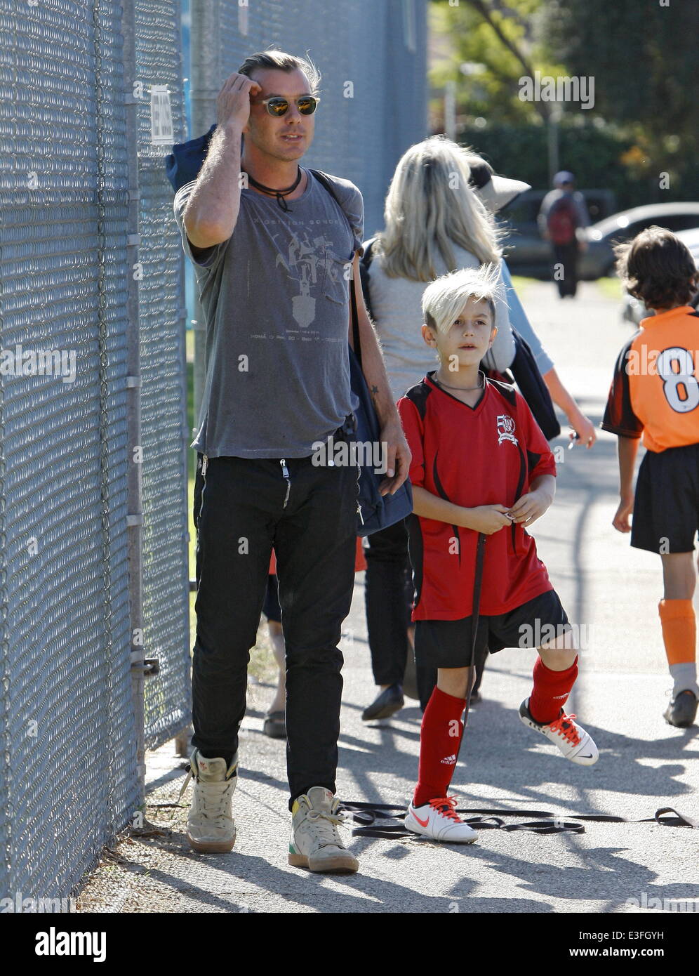 Gavin Rossdale attends Kingston Rossdale's football practice Featuring ...