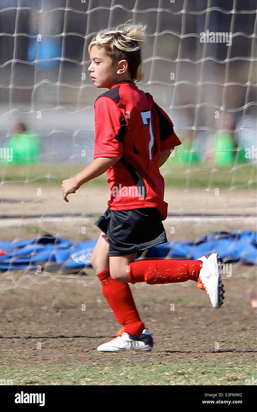 Gavin Rossdale attends Kingston Rossdale's football practice Featuring ...