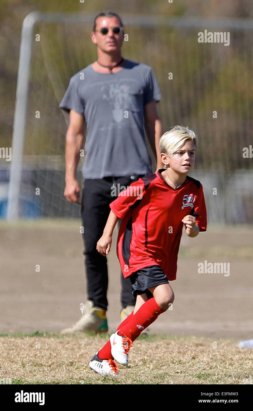 Gavin Rossdale attends Kingston Rossdale's football practice Featuring ...