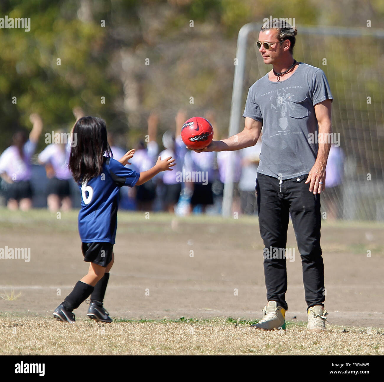 Gavin Rossdale attends Kingston Rossdale's football practice Featuring ...