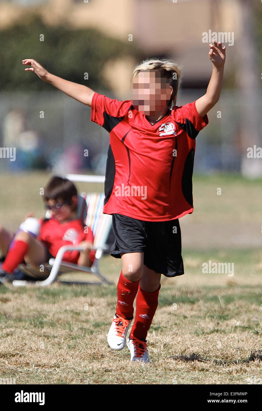 Gavin Rossdale attends Kingston Rossdale's football practice Featuring ...