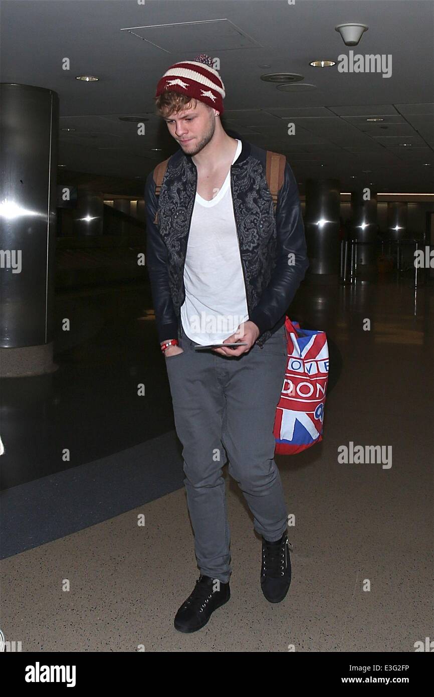 The Wanted arrive in Los Angeles at LAX to adoring and screaming fans ...