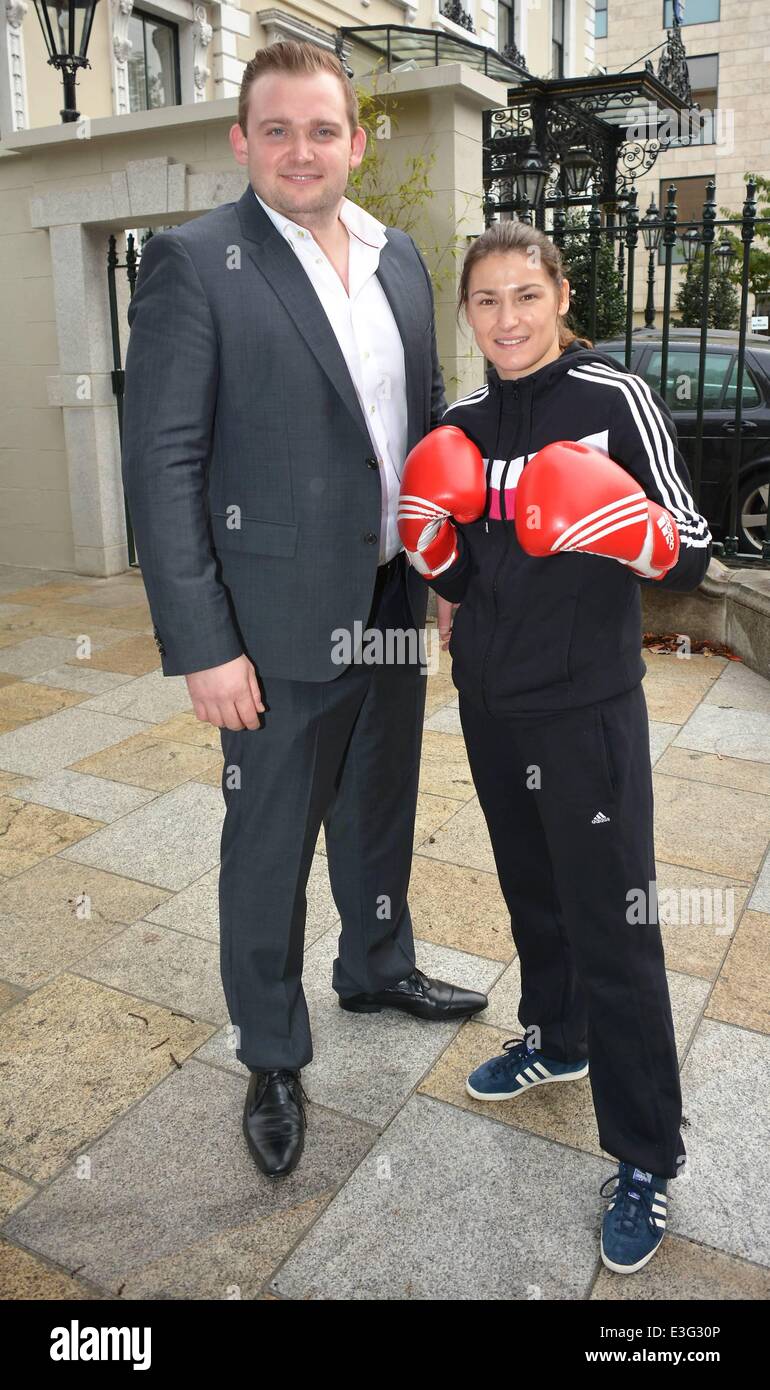 Olympic gold medal boxer Katie Taylor poses with Dublin Mayor Oisin ...