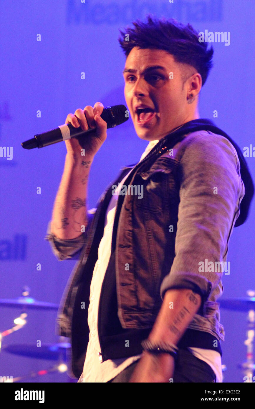 The 105 Capital FM Meadowhall Light Switch On Charity Concert 2013 ...