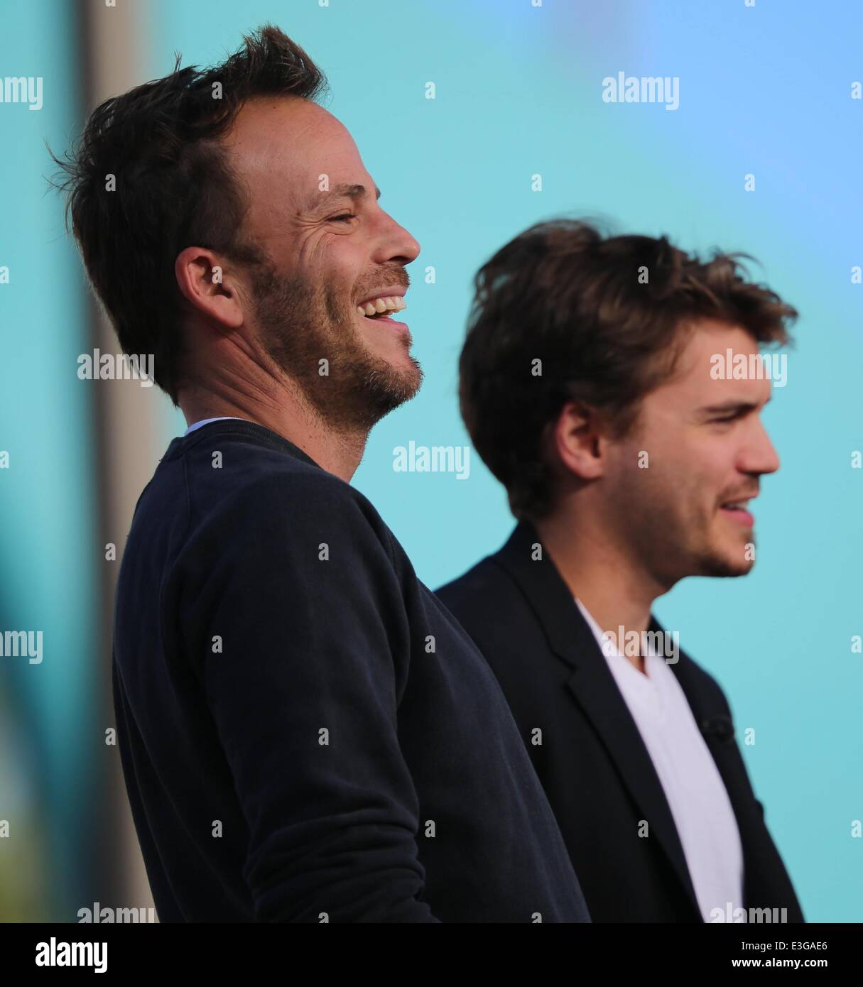 Emile Hirsch and Stephen Dorff appear on the Extra TV show with Maria ...