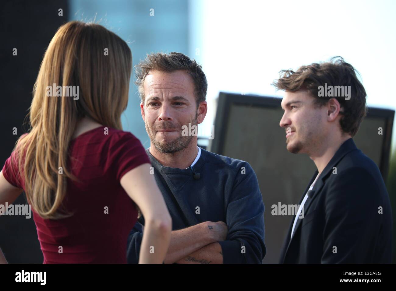 Emile Hirsch and Stephen Dorff appear on the Extra TV show with Maria ...