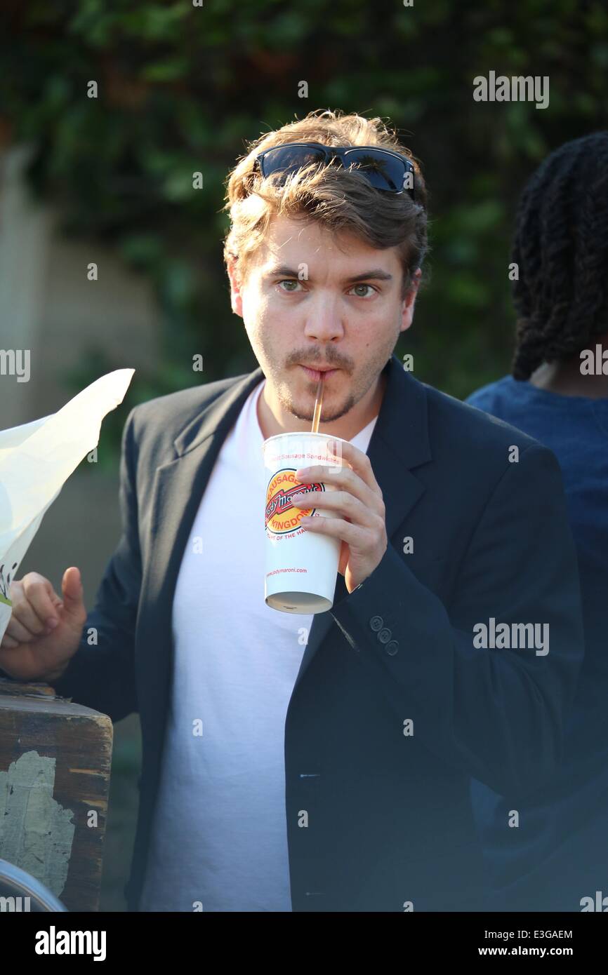 Emile Hirsch and Stephen Dorff appear on the Extra TV show with Maria ...