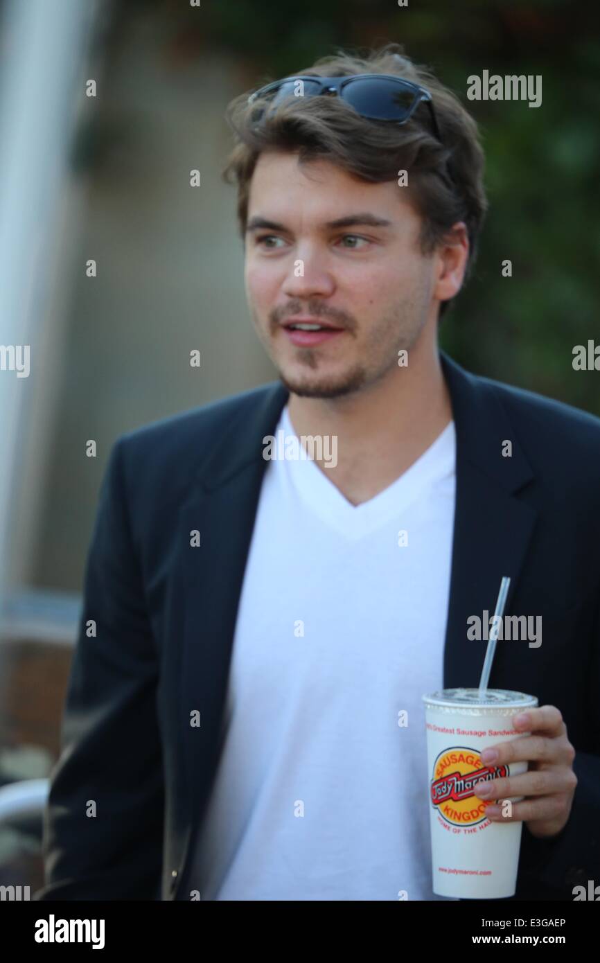 Emile Hirsch and Stephen Dorff appear on the Extra TV show with Maria ...