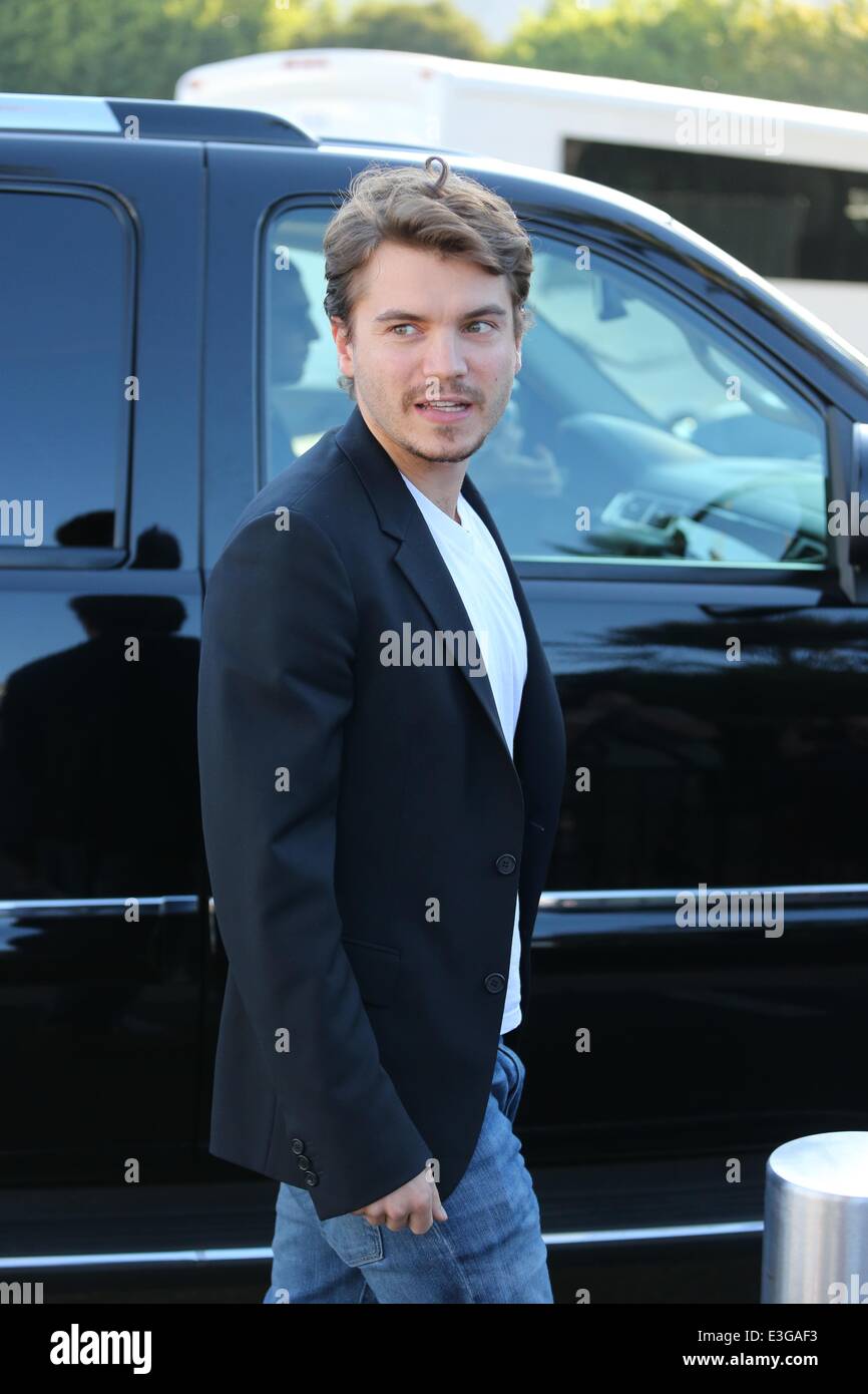 Emile Hirsch and Stephen Dorff appear on the Extra TV show with Maria ...