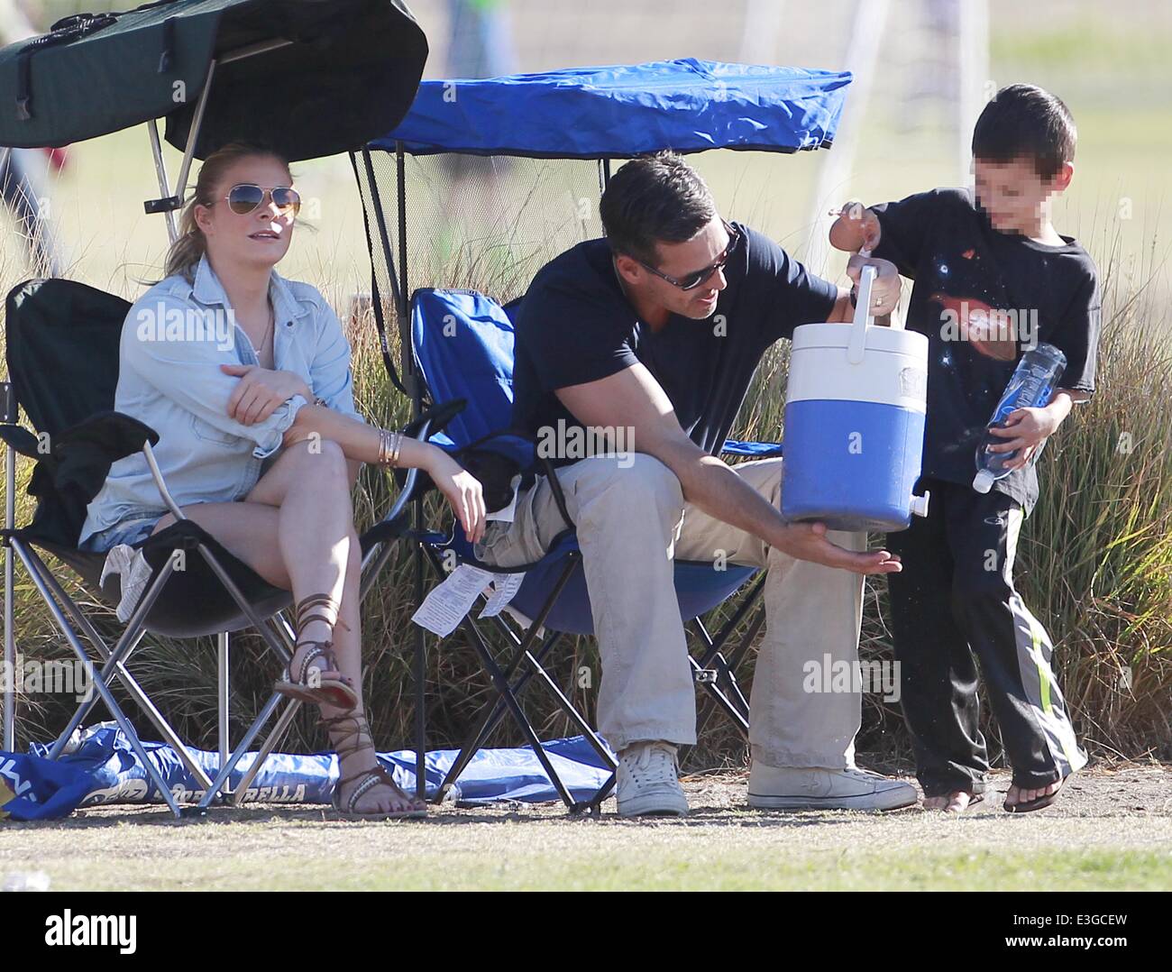 Leann Rimes and husband Eddie Cibrian watch his son Mason's soccer game ...
