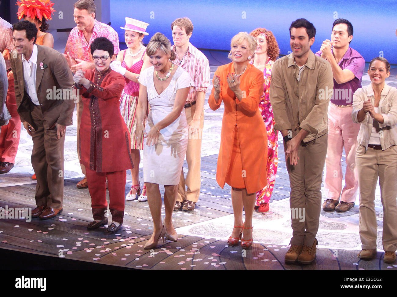 The 5,000th Broadway performance of Mamma Mia! at the Broadhurst ...