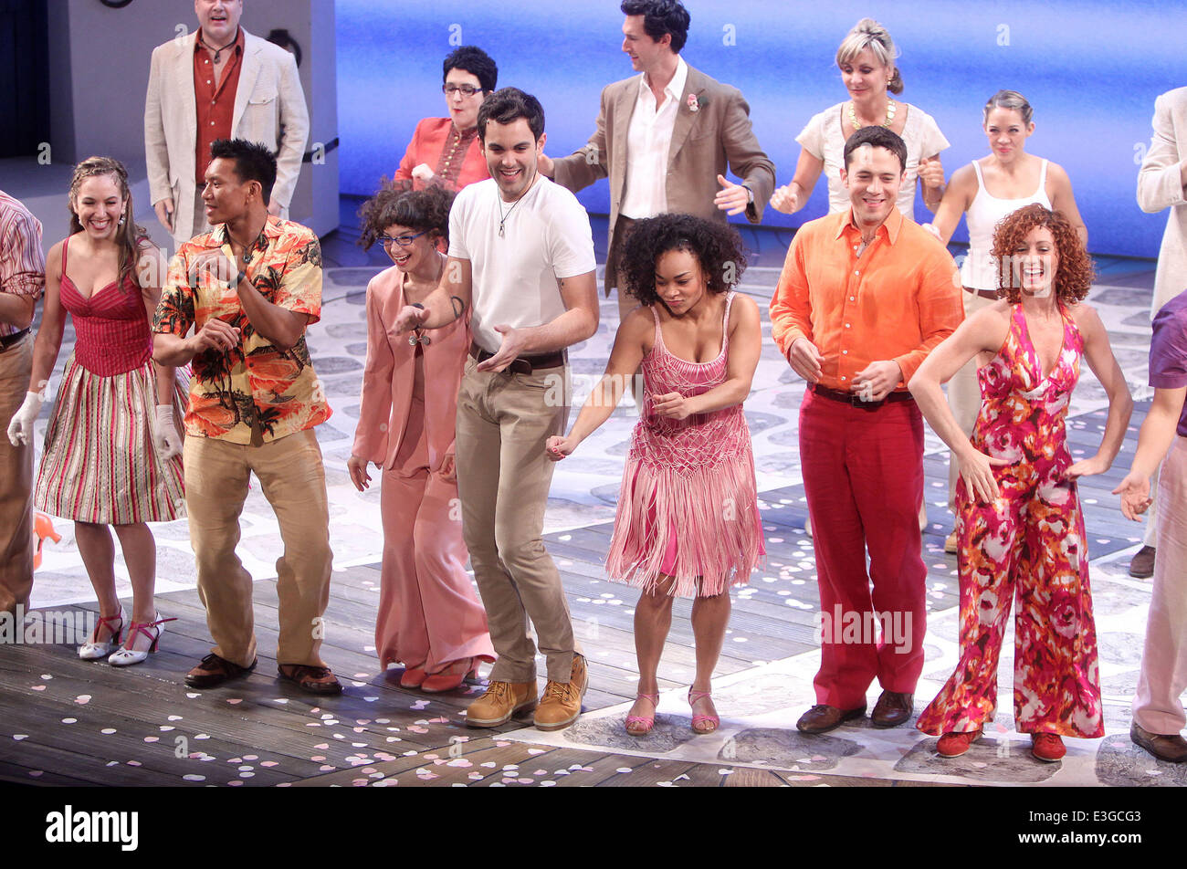 The 5,000th Broadway performance of Mamma Mia! at the Broadhurst ...