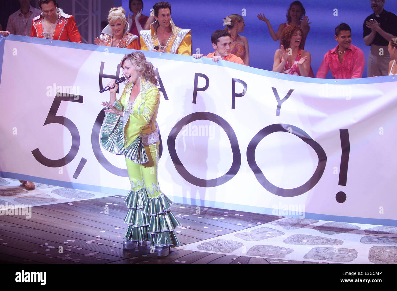 The 5,000th Broadway performance of Mamma Mia! at the Broadhurst ...